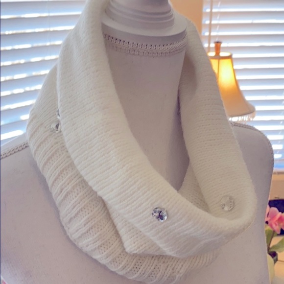 Victoria's Secret | Accessories | Victorias Secret Cream Color Cowl ...